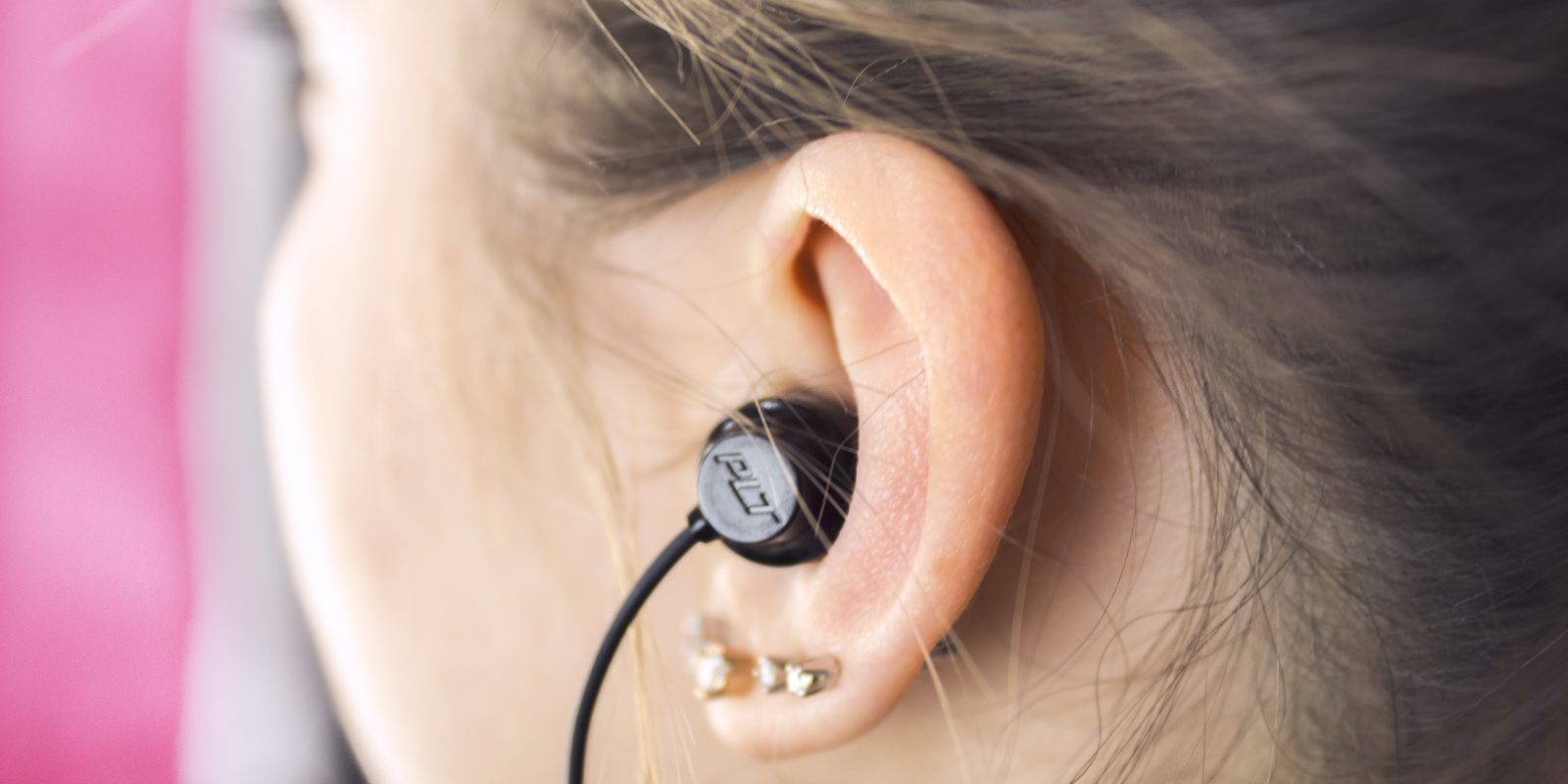 Обзор Plantronics BackBeat 100 — доступной гарнитуры-ожерелья с отличным звуком - Лайфхакер