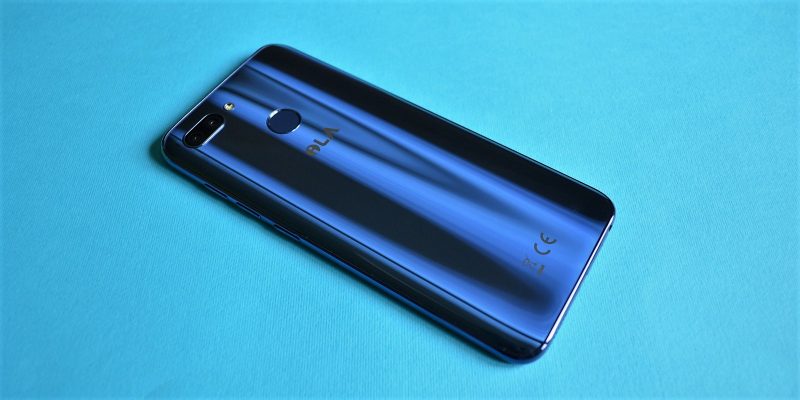 Обзор iLA Silk — первого бюджетного смартфона на Android 8.1 — Лайфхакер