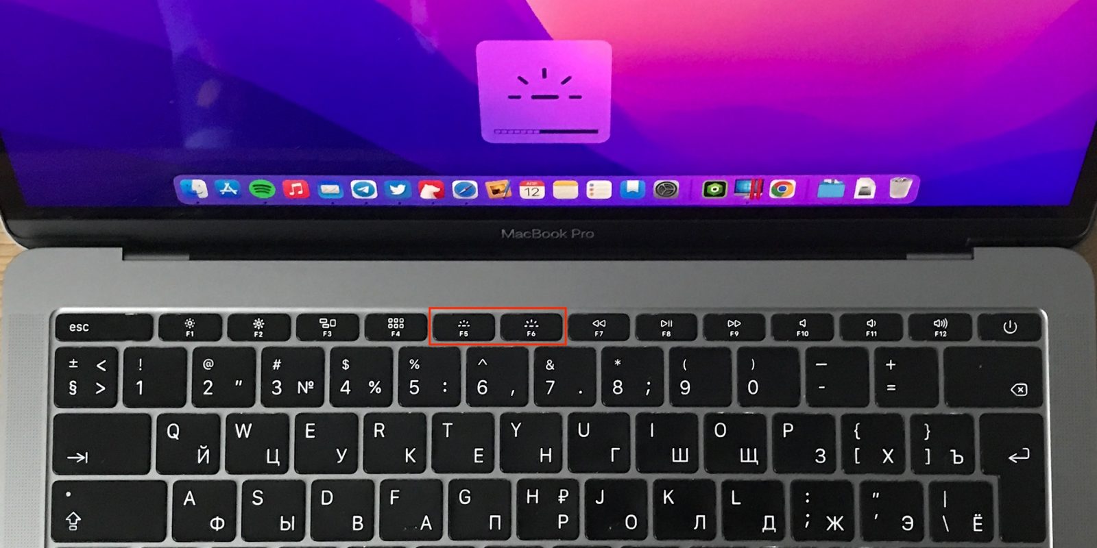 Как включить подсветку клавиатуры на ноутбуке — Лайфхакер