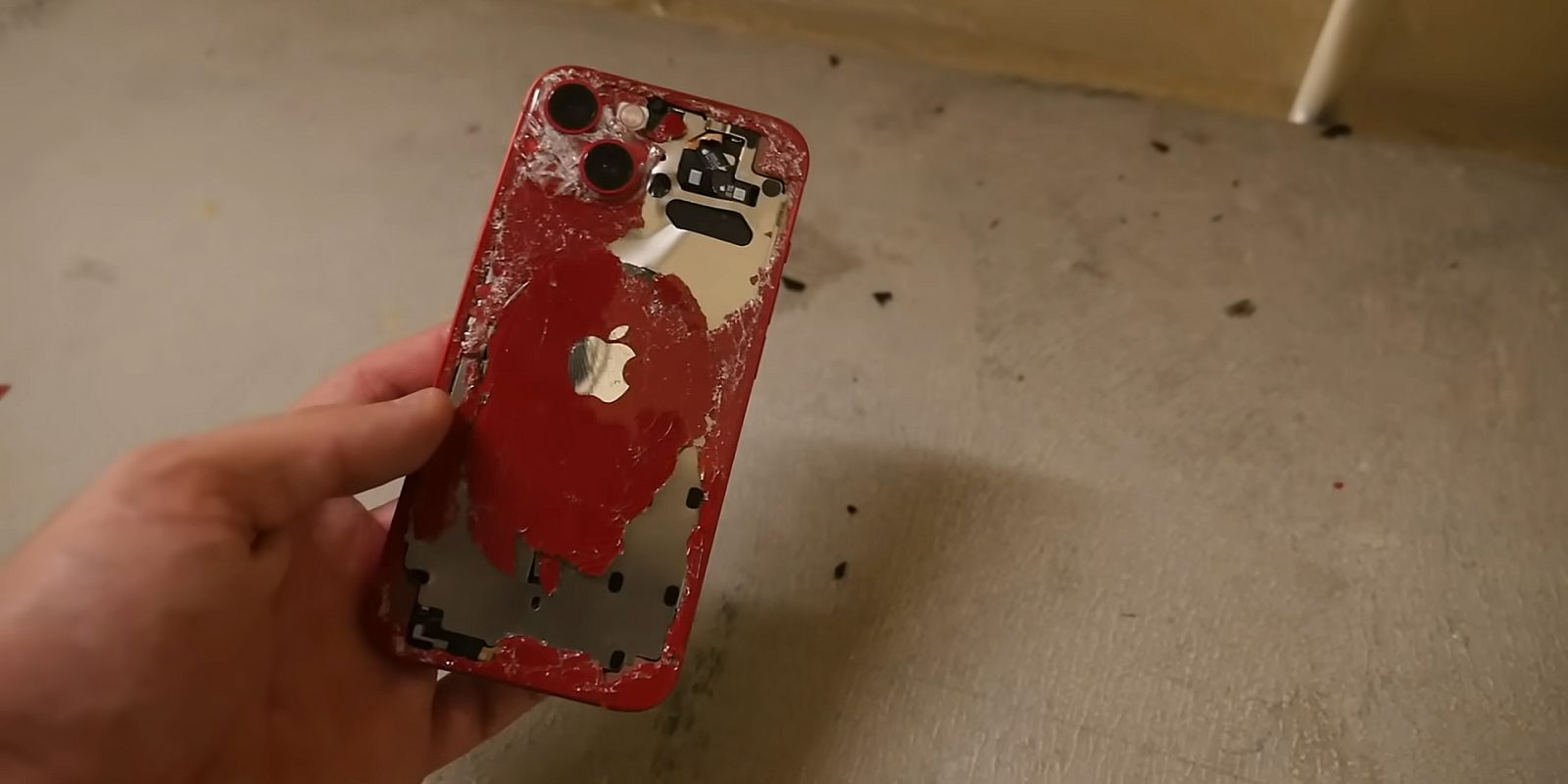 IPhone 14 Pro пережил экстремальный краш-тест с бетонной лестницей ...