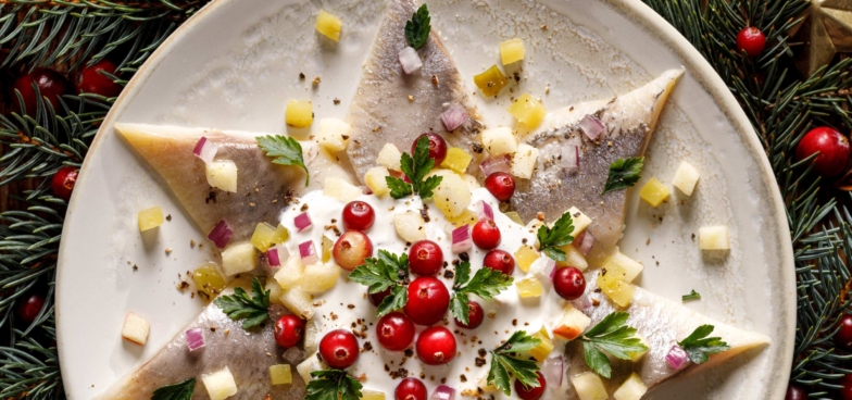 По-настоящему новогодние салаты, которые не останутся без внимания ...